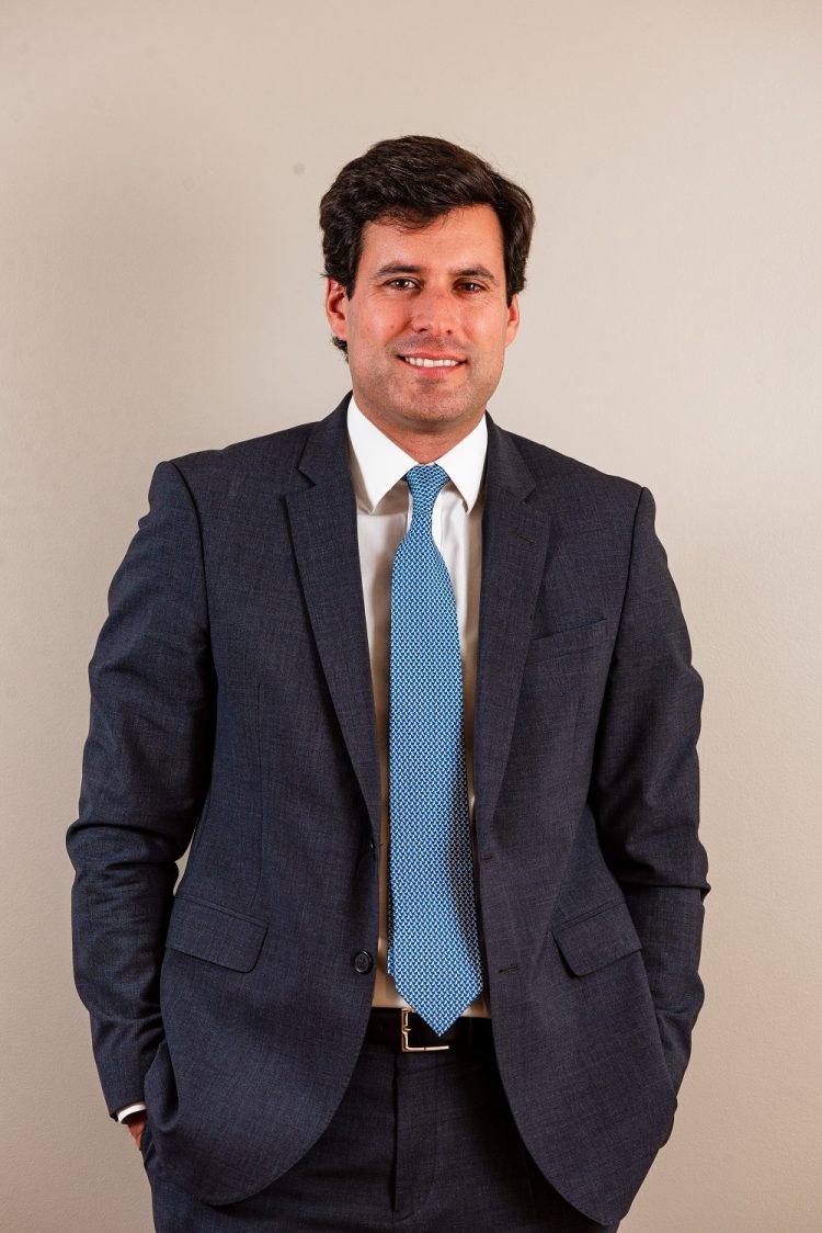 Asume la cuarta generación de abogado-socio en Jara Del Favero ...